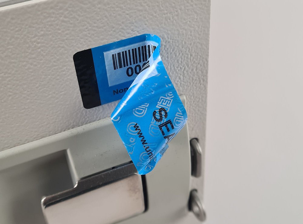 Non Residue - Tamper Evident Labels: Unisto Security Seals United Kingdom